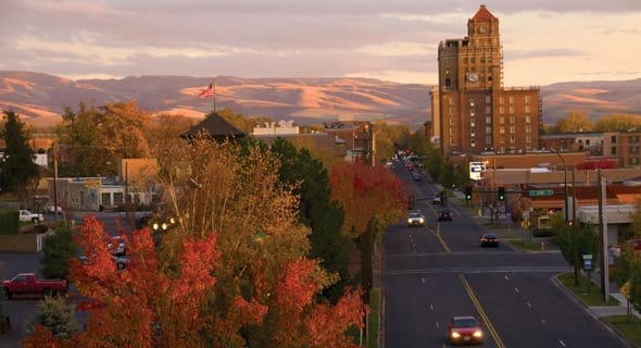 14 Best Small Cities for a First Date