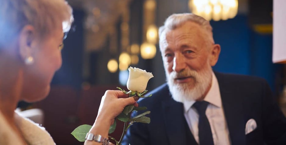 3 First Date Topics for Baby Boomer Men to Avoid