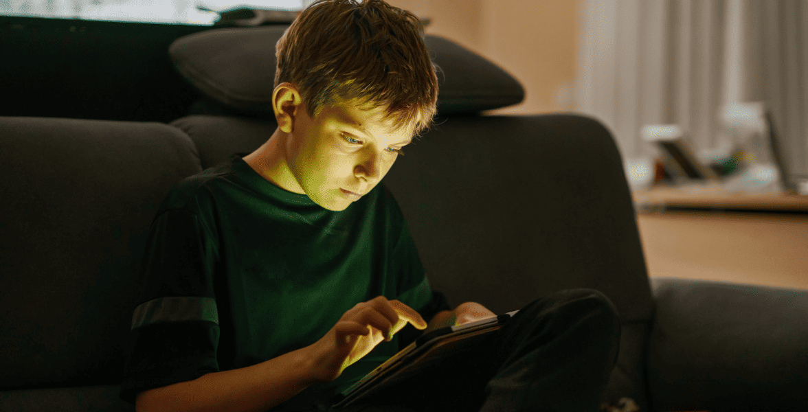 11 Sexting Facts & Stats That Everyone Online Should Know (2025)