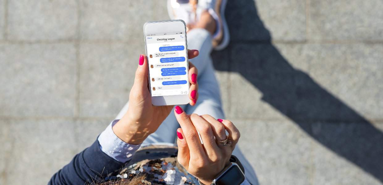 19 Dating Acronyms & Emojis Singles Need to Know (2025)