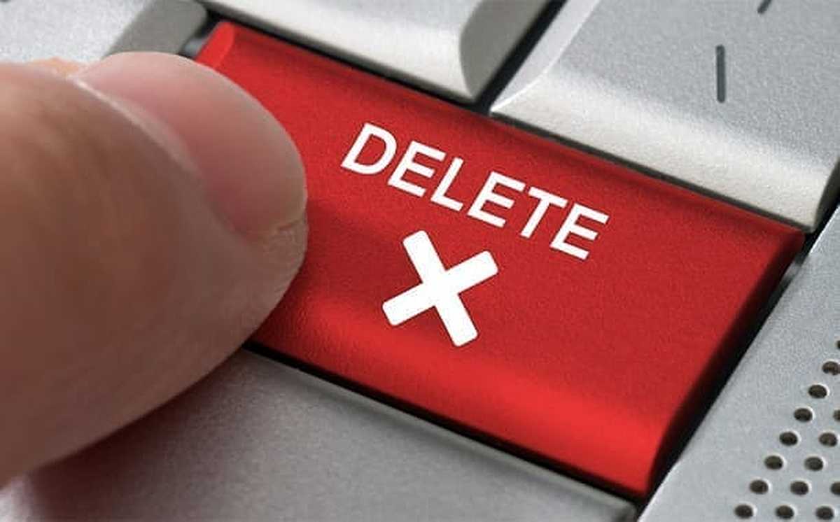 Should You Delete Ex-Girlfriends Off Your Social Media? Should You Delete Ex-Girlfriends Off Your Social Media?