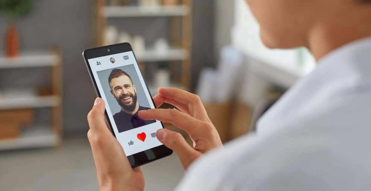 5 Expert Dating App Bio Tips for Men