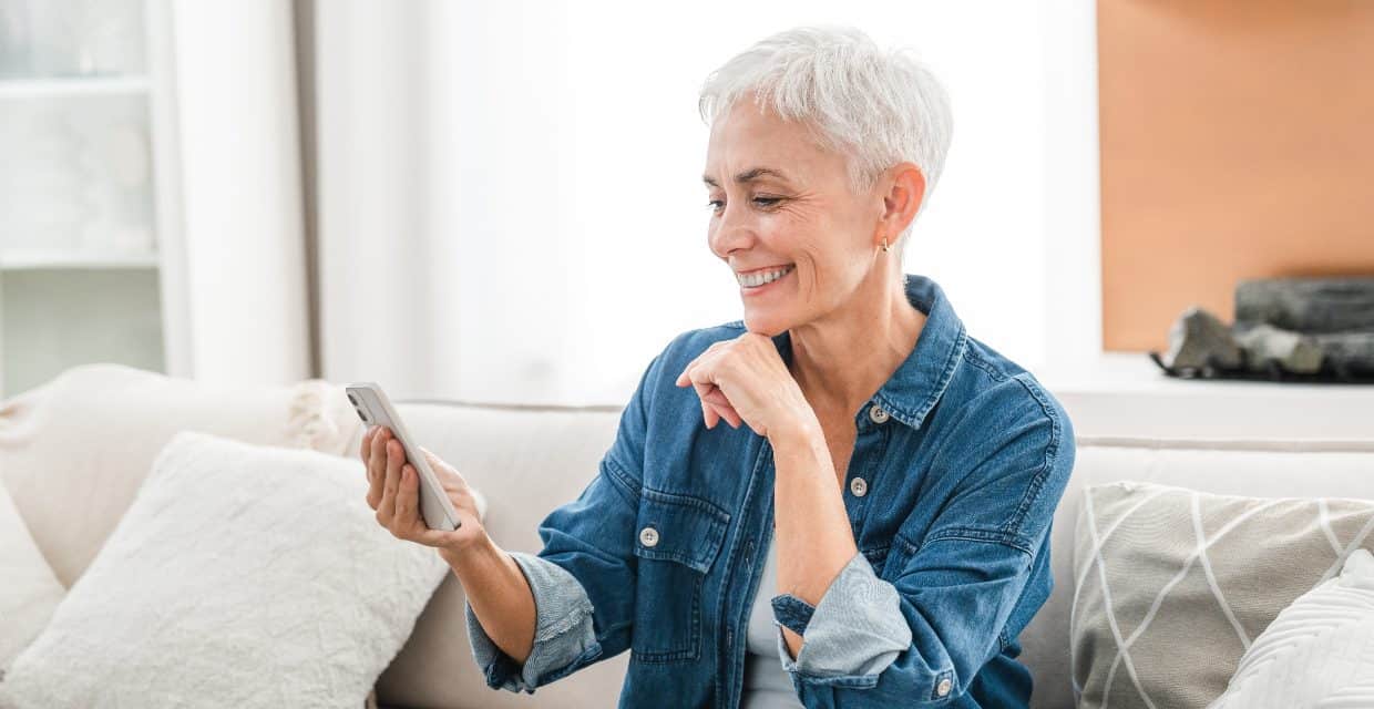 6 Experts Pick the Best Dating Sites for Over 50